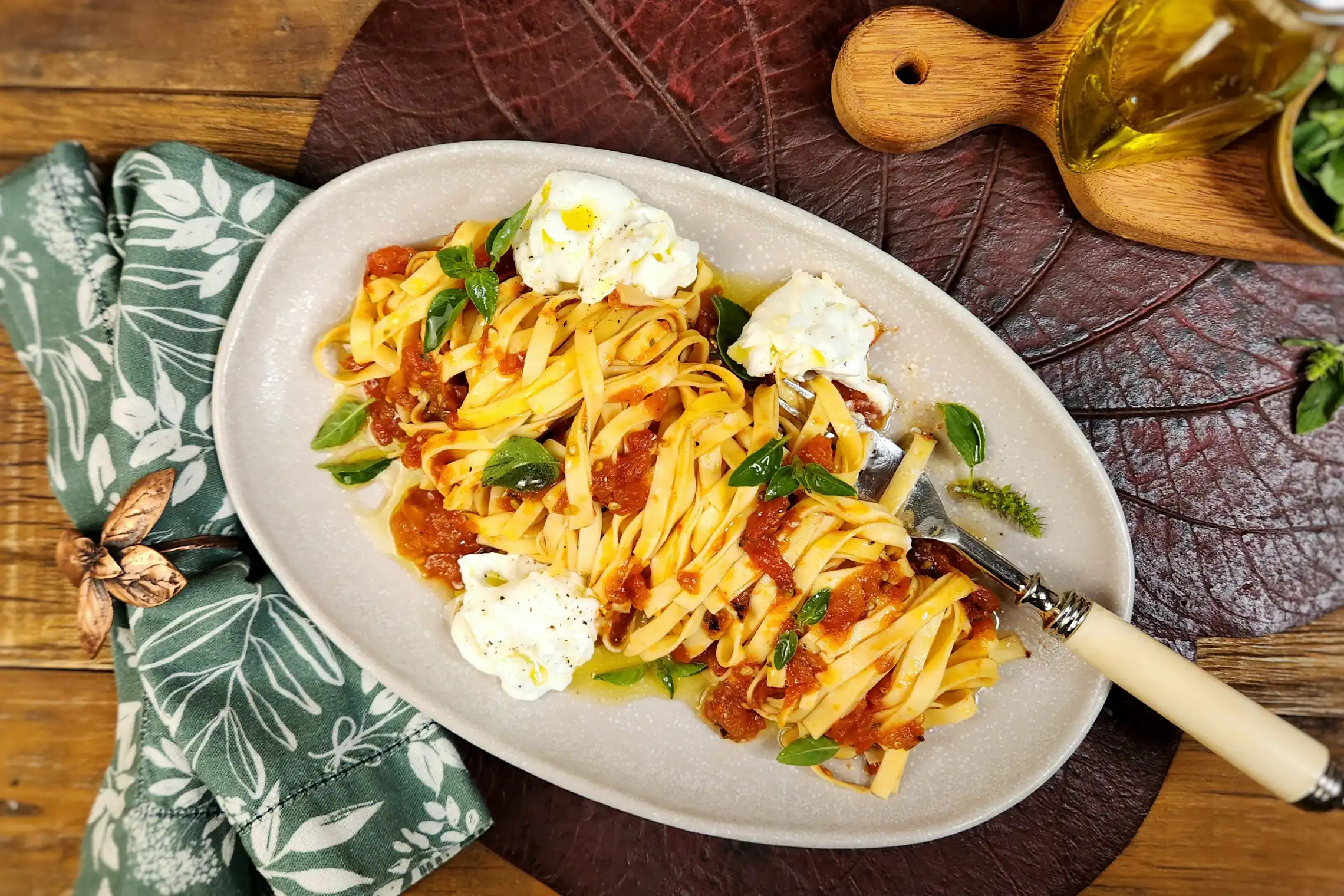 Macarrão com molho de tomate rústico na Air Fryer da Rita Lobo - Panelinha